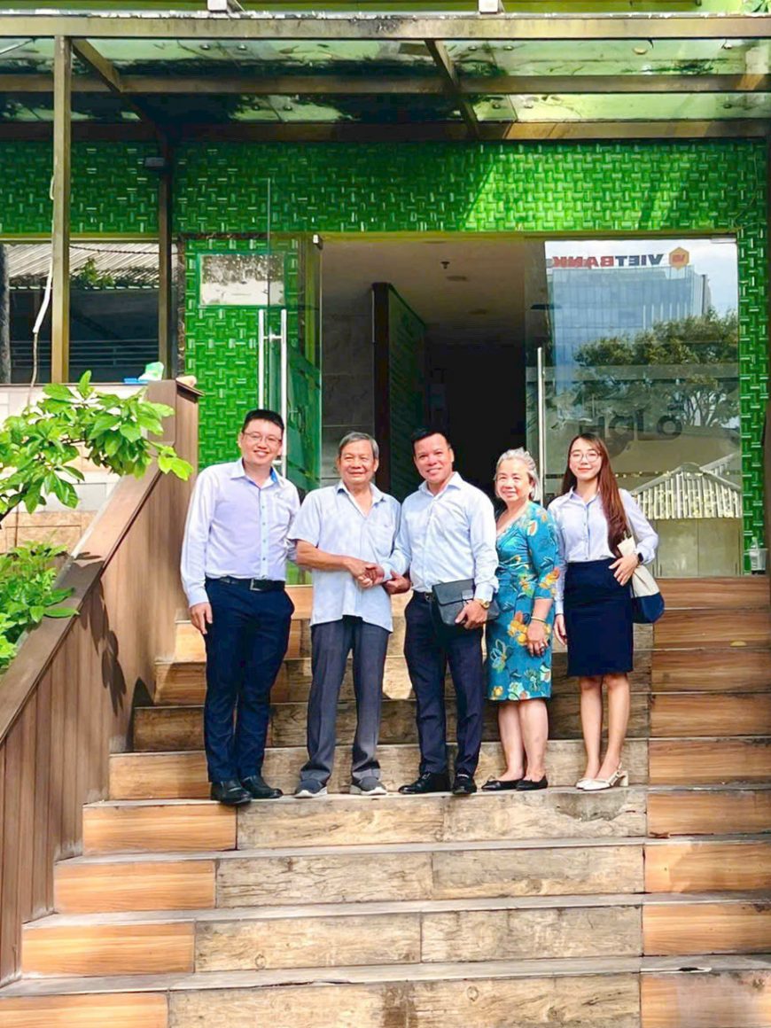 Khách hàng cảm ơn Công ty Luật TNHH Mạnh Hùng - MANH HUNG GROUP